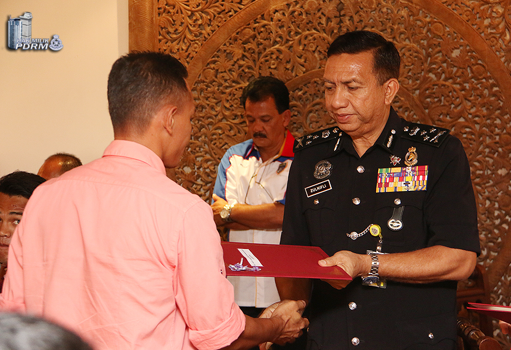 ATLET PDRM DIBERI PENGHARGAAN
