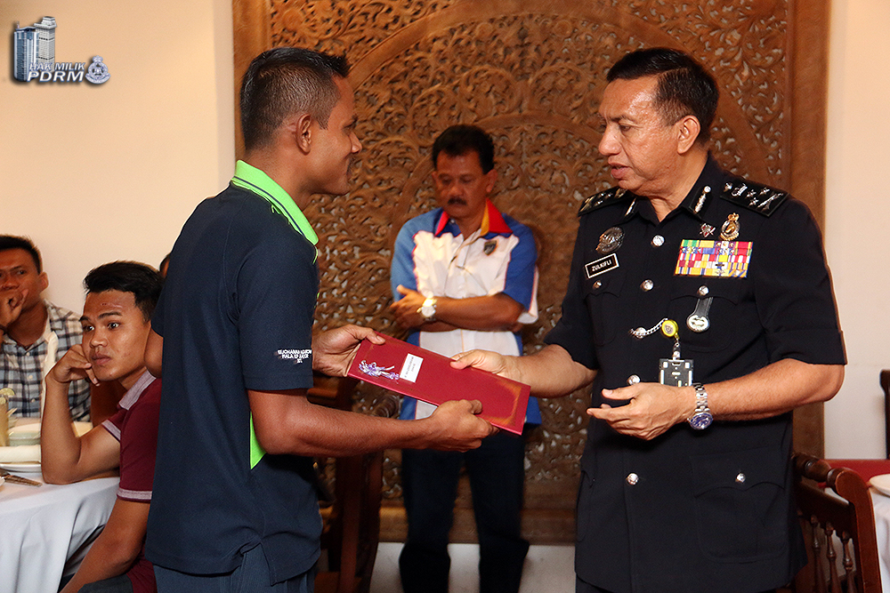 ATLET PDRM DIBERI PENGHARGAAN