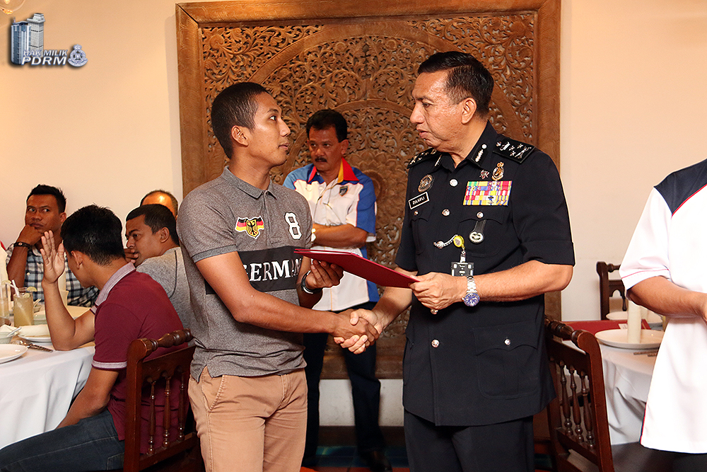 ATLET PDRM DIBERI PENGHARGAAN