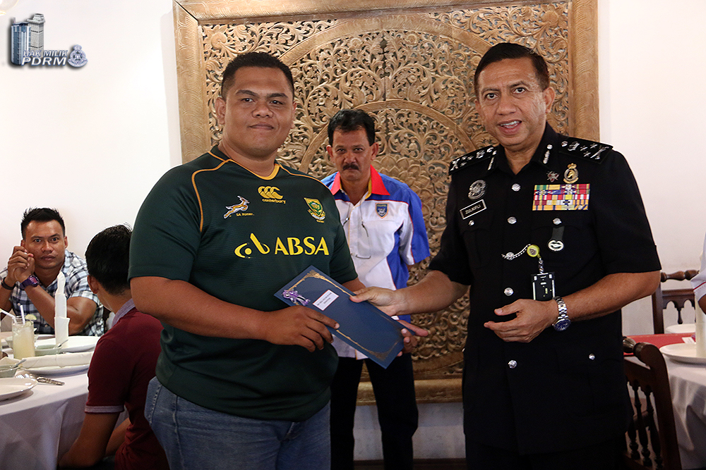 ATLET PDRM DIBERI PENGHARGAAN
