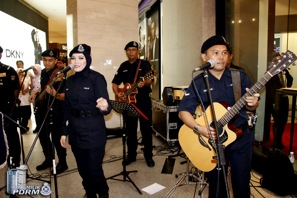 Strategi Lautan Biru - Petugas PDRM, ATM Terima Lawatan PM