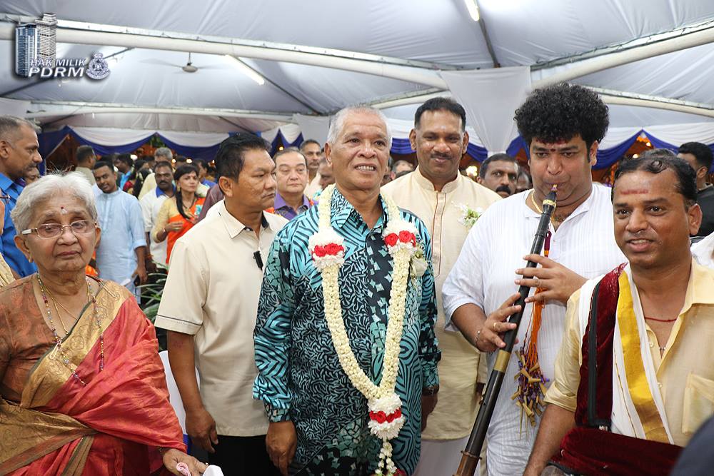 HARI POLIS KE-211: UPACARA SEMBAHYANG KHAS AGAMA HINDU