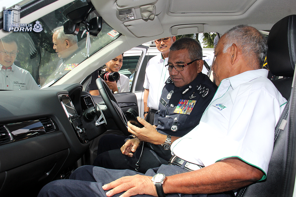 PDRM TERIMA 15 MITSUBISHI OUTLANDER DARIPADA PLUS