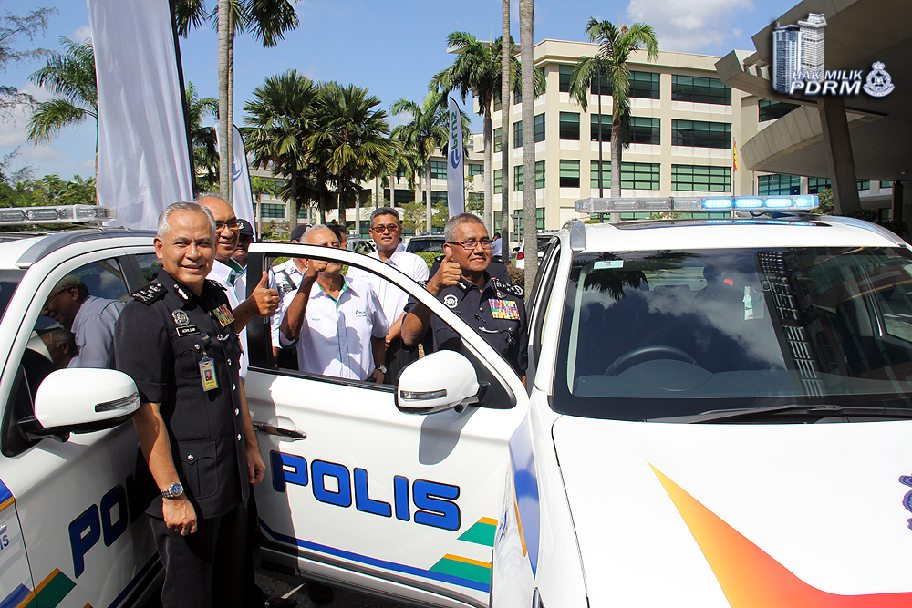 PDRM TERIMA 15 MITSUBISHI OUTLANDER DARIPADA PLUS